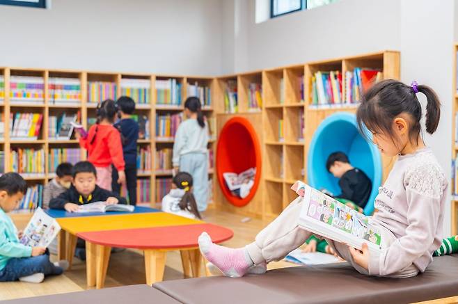 도서관 생긴뒤 군인가족 저녁 삶이 바뀌었어요” 작은 도서관에 날개를