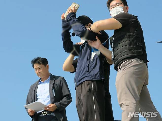 아내 바다에 빠뜨리고 돌 던져 살해한 남편 징역 23년검찰 항소