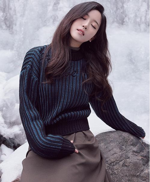 너무 예뻐 오래전 연예계가 러브콜 보냈는데 거절한 무명 여배우 필더무비