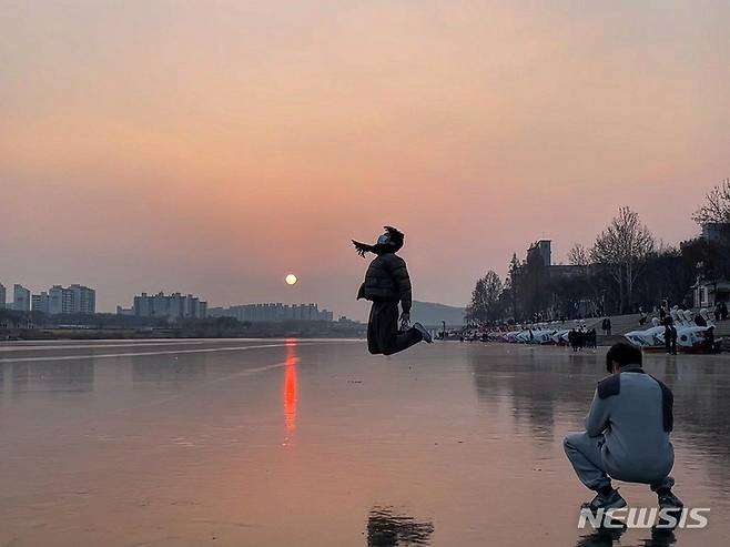 해넘이·해맞이 차량 행렬강원방향 고속도로 꽉 막힐 듯
