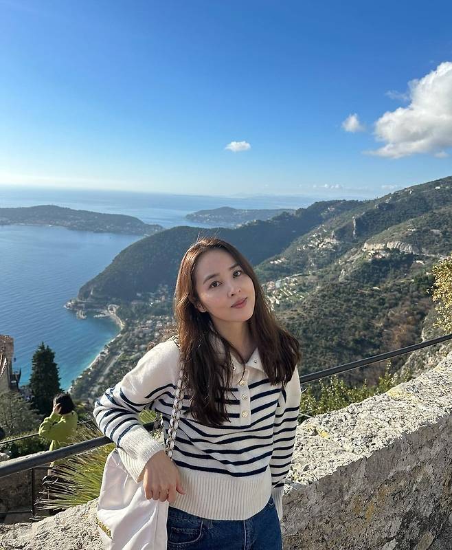 한혜진 기성용과 낭만적인 프랑스 여행 니트 셔츠 청바지 캐주얼룩 스타와 패션