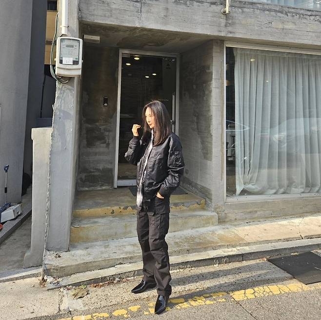 채시라 멋부릴 줄 아는 55세 무결점 미모 힙한 항공 점퍼 카고 팬츠룩 스타와 패션