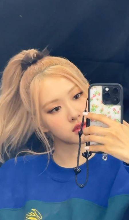 블론드 염색하고 싶다면 꼭 봐야할 로제 스타일링법 헤어핏