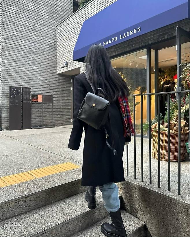 ‘전진 아내 류이서 체크무늬에 빠지다 겨울 분위기 물씬 나는 머플러 롱 코트 데님 스타와 패션