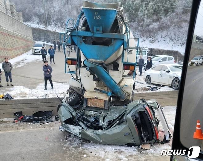차가 종잇장처럼 구겨졌다캐스퍼 완파 사진 충격