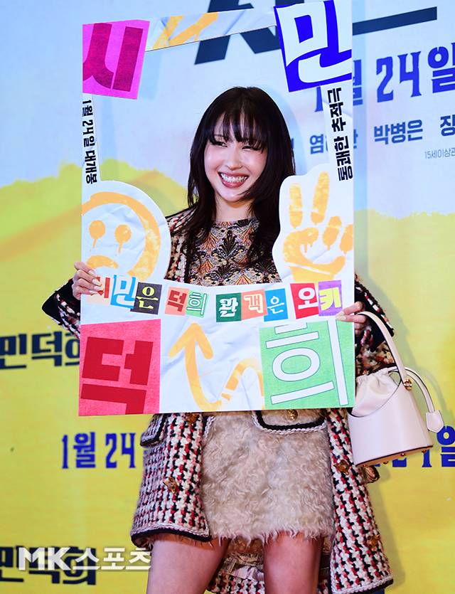 이사배 화장만큼 스타일링도 잘하네” 니트 미니스커트 트위드재킷 하의 실종 패션 스타와 패션