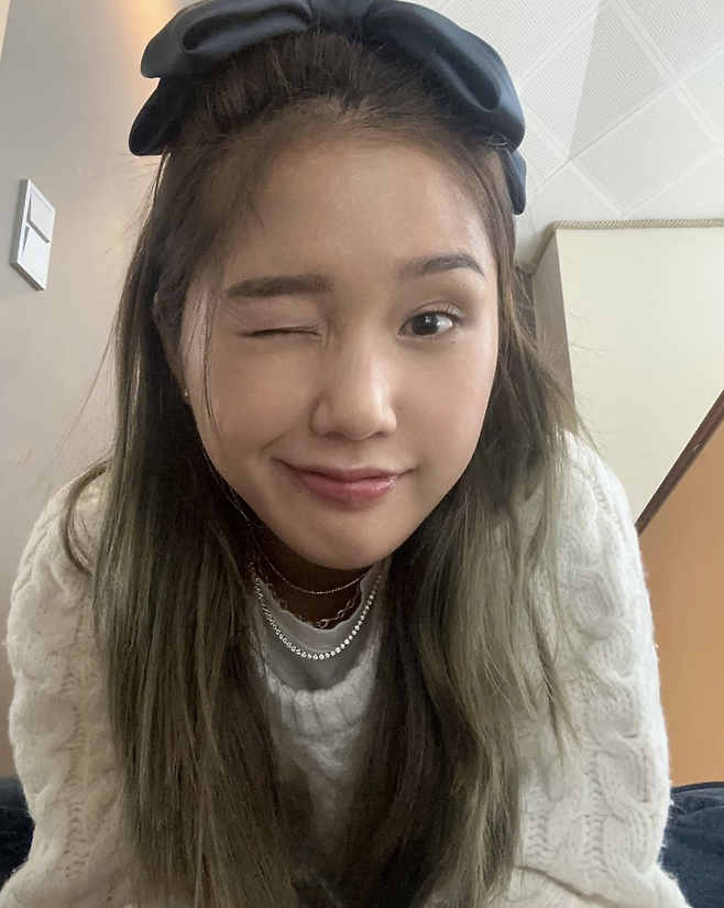 장원영 제니 Pick 발레코어룩 리본 헤어 스타일링 더 케이커