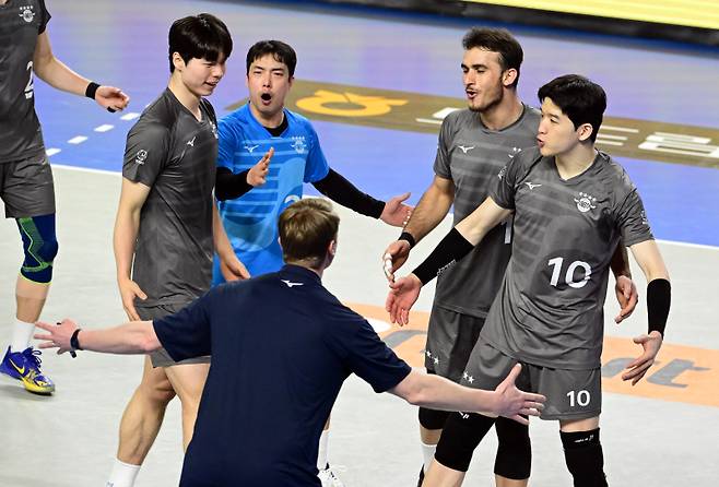 3시간 혈투무라드 52점 대한항공 현대캐피탈 꺾고 2위 차지