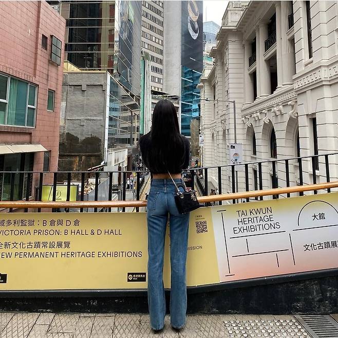 고원희 다리길이 몇이야” 우월한 비율 뽐낸 홍콩 여행 크롭 니트 청바지룩 스타와 패션