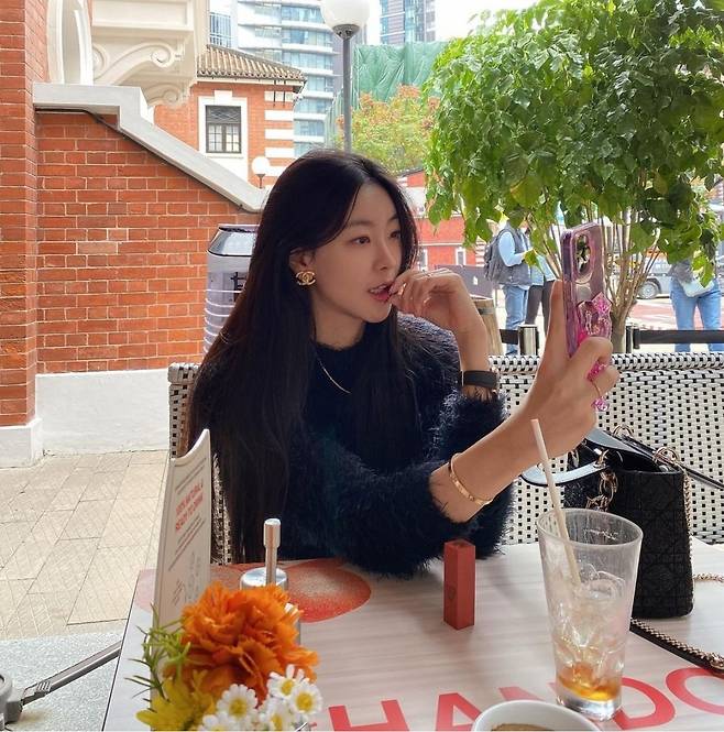 고원희 다리길이 몇이야” 우월한 비율 뽐낸 홍콩 여행 크롭 니트 청바지룩 스타와 패션