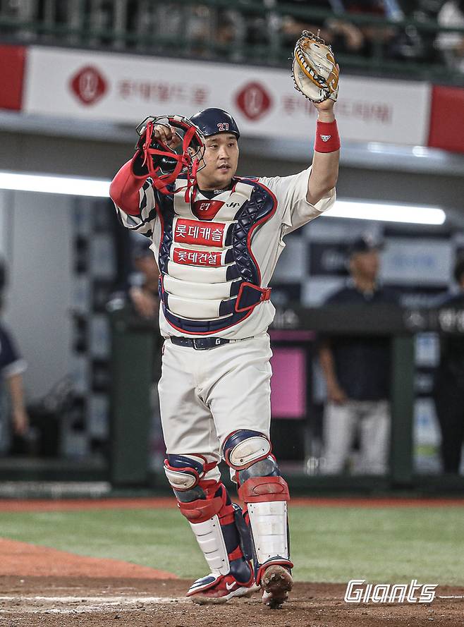 롯데는 포수 왕국이다 중심에 선 유강남의 각오 선수만 많다고 왕국 아냐실력으로 보여줘야” 스경x인터뷰