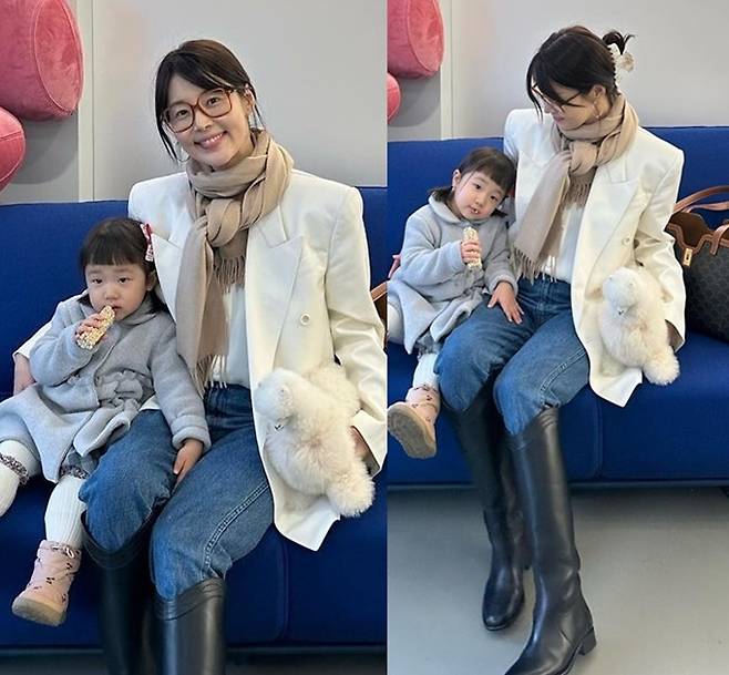 한지혜 부쩍 큰 30개월 딸과 나들이 닮은꼴 스타일의 상큼한 모녀 외출룩 패션엔