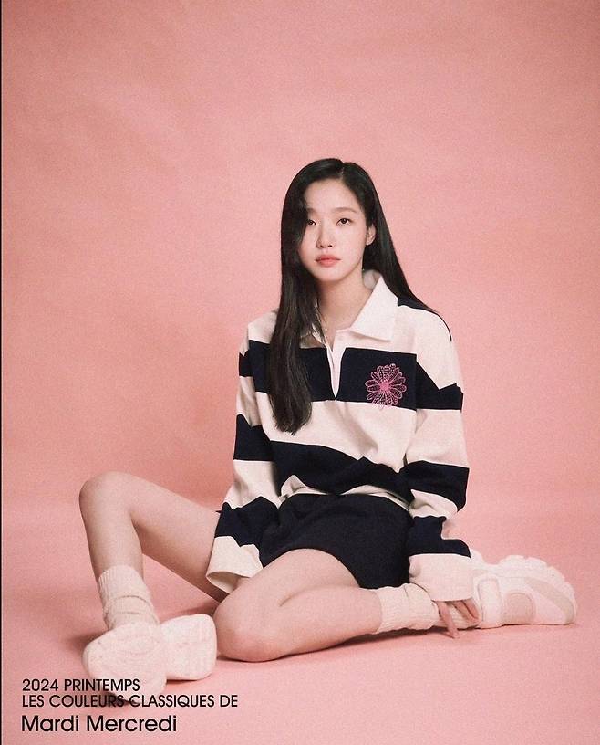 김고은 청순 요정 인형 같은 화보 공개 블레이저 재킷 맨투맨 스커트 패션 스타와 패션