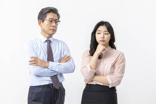 직장 내 세대갈등젊은이들 폄하하는 성향 버려야”