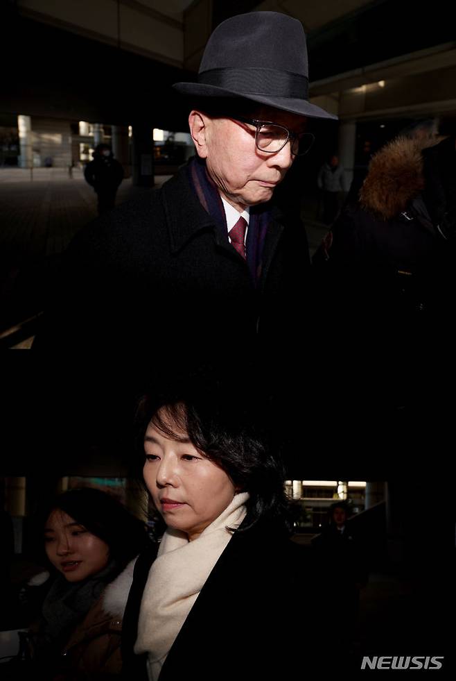 문화계 블랙리스트 사건 김기춘 징역 2년 조윤선 징역 1년 2개월 법정구속 면해 뉴시스pic