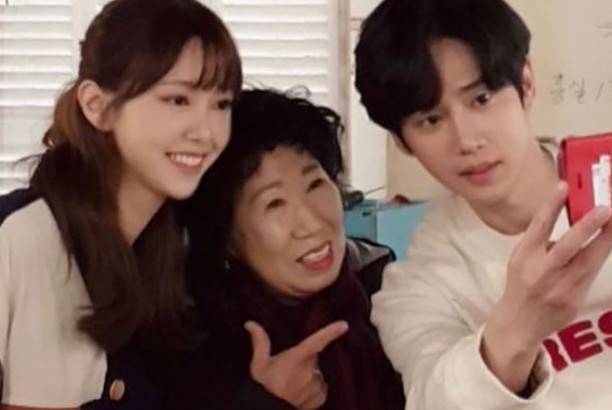 열애설 부인했는데 25세에 12살 연상과 결혼한 여배우 스포엔 뉴세이