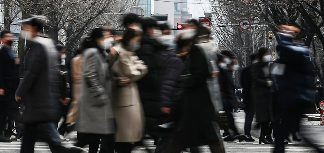 유연근무제 경험 직장인들 시차출퇴근·선택근무 더 생산적”