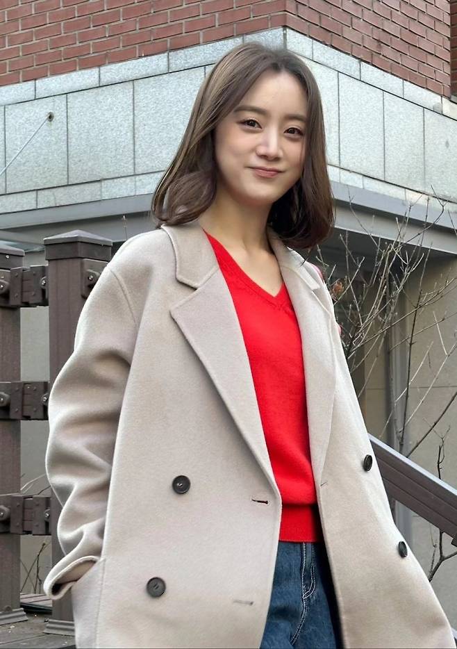 우혜림 춥지만 출근은 얼죽코 스타일 포기 못한 슬림 코트 출근룩 패션엔