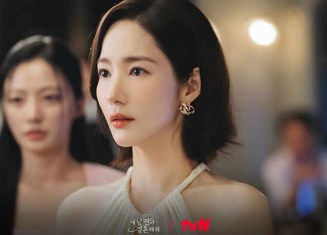 박민영동창회에서 Tpo맞아맥시롱드레스시선 한몸에 받은 드레스룩 어썸클