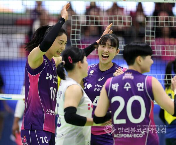 블로킹 성공 김연경 이주아의 환호