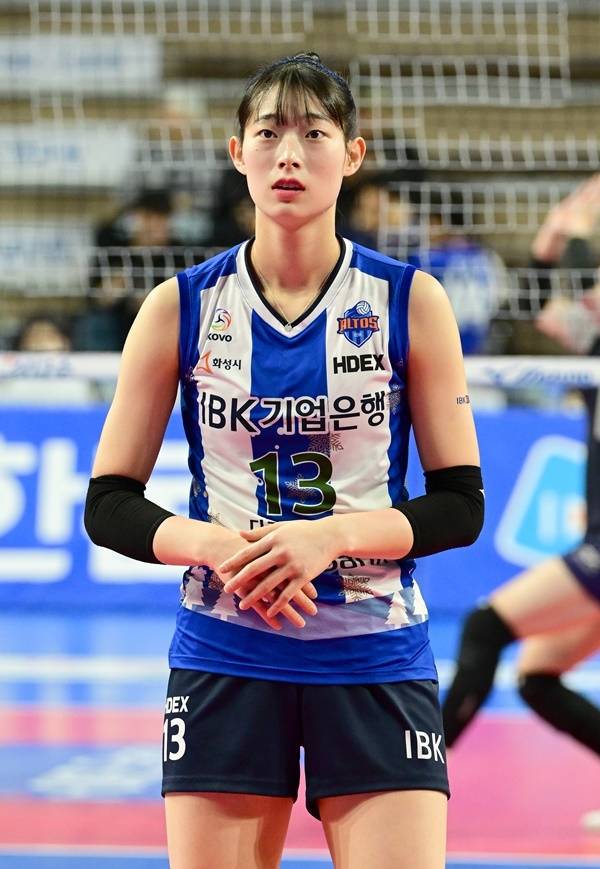 욕심나죠” 데뷔 첫 블로퀸 도전 190cm 거미손에 맞서는 2002년생 유망주 이제 Mb 정착 꿈꾼다