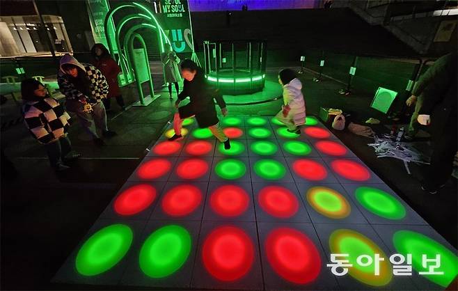 광화문서 디지털 땅따먹기 해보세요”