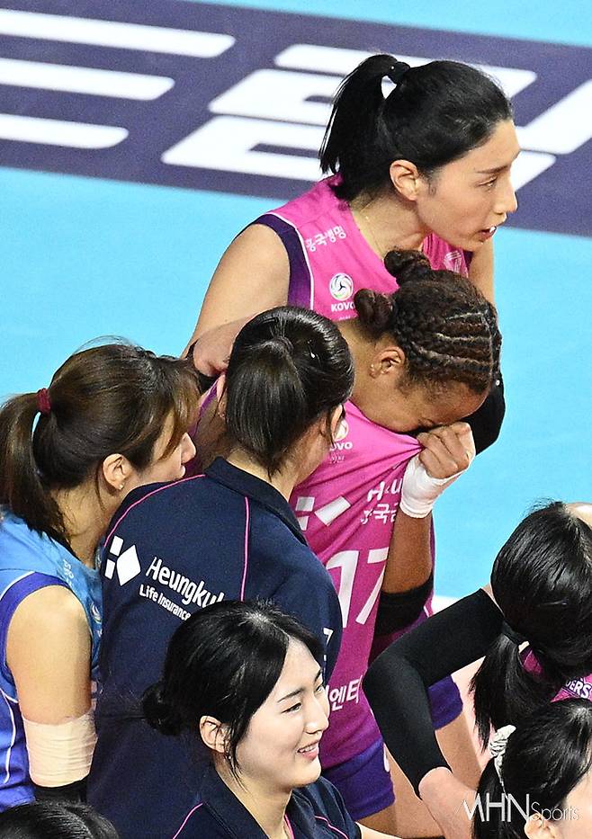 [mhn포토] 레이나 '눈물 펑펑'