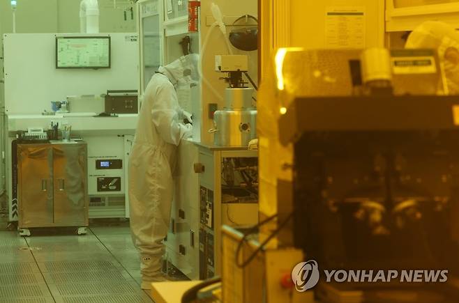학생 설계 반도체를 실물로내 칩 서비스 올해 6배 확대