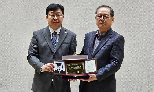 반란군에 맞서다 전사한 정선엽 병장 47년 만에 조선대 졸업