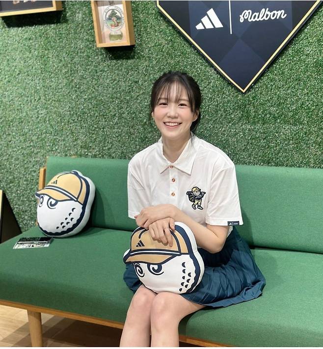 장예원 아나운서 봄 라운드 준비하셨나요 필드에서 더욱 화사한 셔츠 스커트룩 스타와 패션