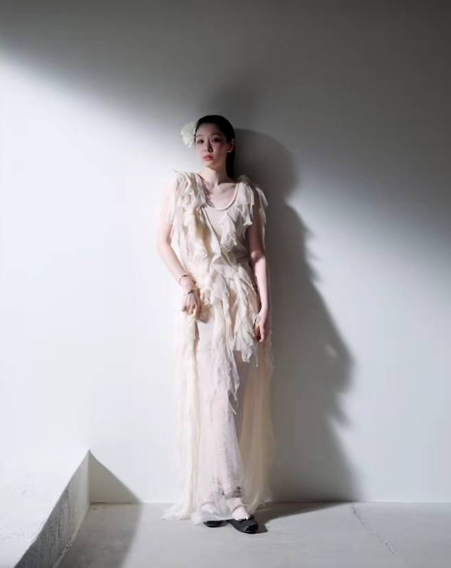 김연아 황금빛 자태 팔색조 매력 돋보인 오프숄더 정장 셋업 드레스룩 스타와 패션