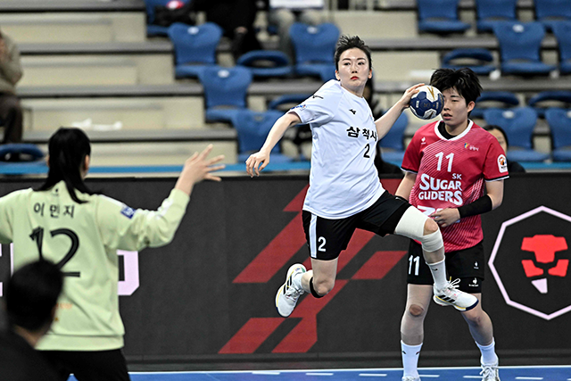 Sk슈가글라이더즈 삼척시청 꺾고 선두 굳건히 지켜 여자핸드볼