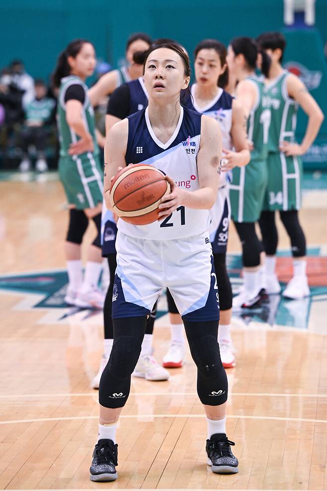 Bk 리뷰 김진영 트리플더블급 활약 이혜미 3점 장전 신한은행 하나원큐 잡고 5위 확정