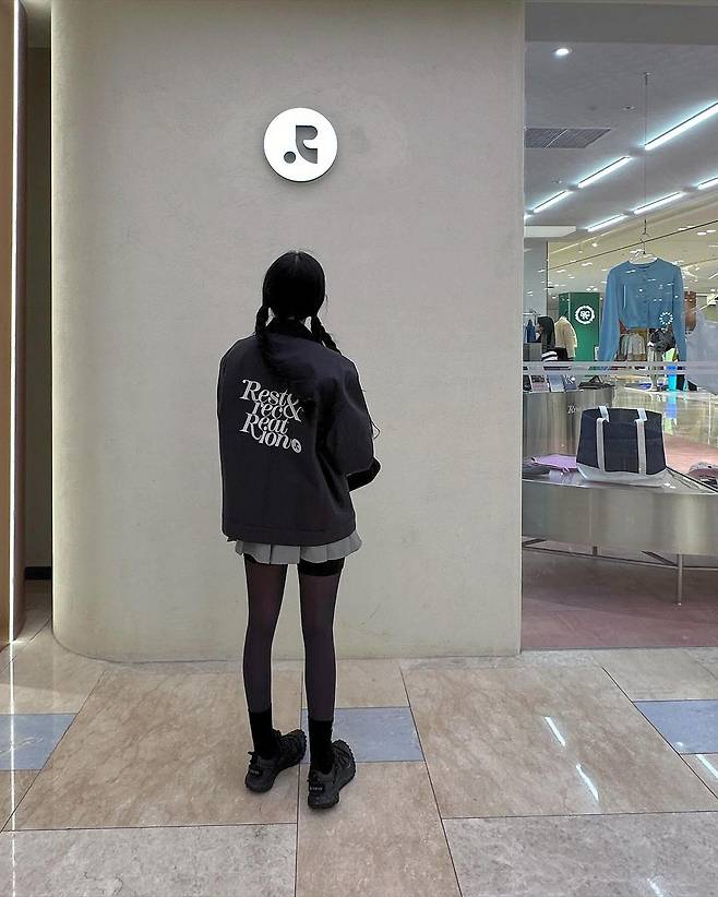 효민 쇼핑 가서 다양한 봄 착장 공개 자켓코디 원피스 라이프업