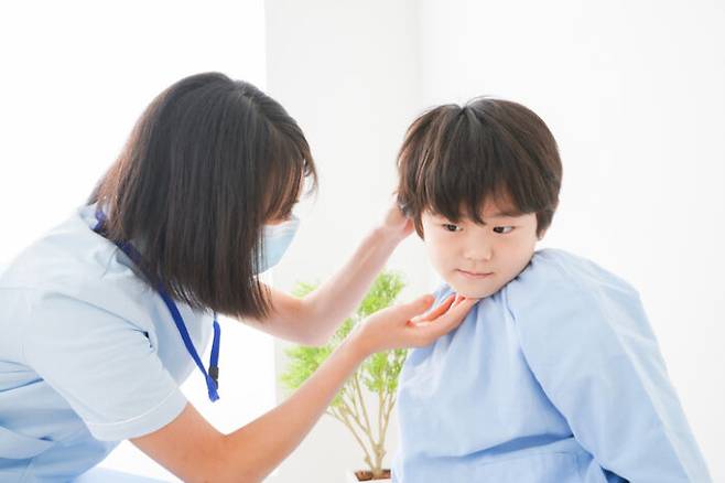 스마트폰 카메라로 귀 내부 찍어 급성 중이염 진단