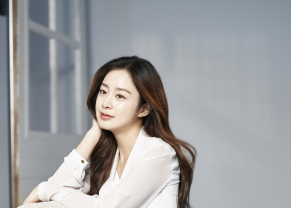 김태희할리우드 진출 근황더 예뻐졌네20대같은 청바지룩 어썸클