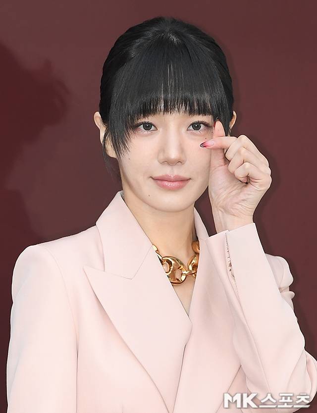 박규영 핑크 공주 사랑스러운 매력 뽐낸 코트 하의실종룩 스타와 패션