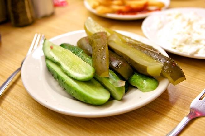 136년의 전통을 이어오는 뉴욕 맛집 리뷰타임스