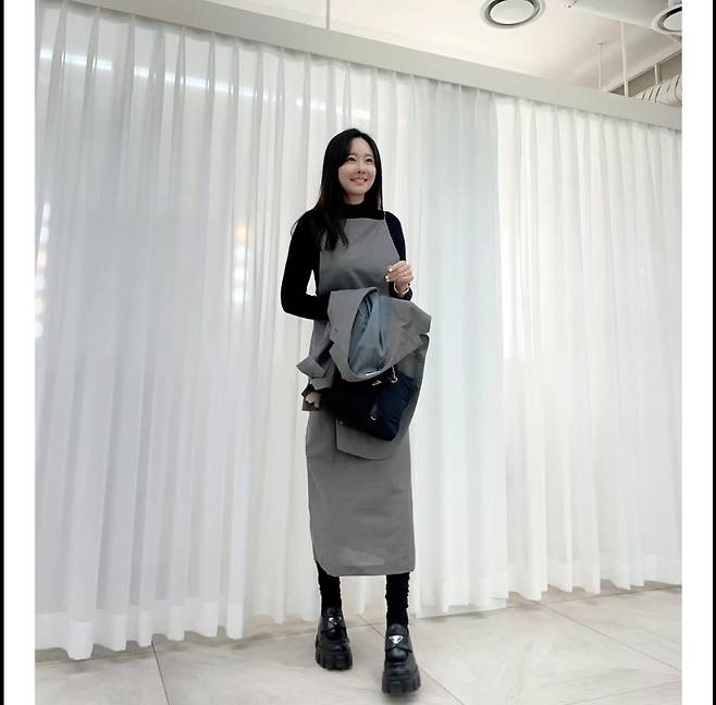 소유진 앞치마 입었나 애셋맘 안 믿기는 고품격 크롭 니트 카디건 원피스룩 스타와 패션