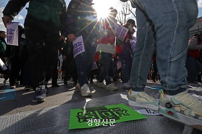‘차별을 넘어 평등의 봄으로거리로 나온 보랏빛 여성 노동자들 현장 화보
