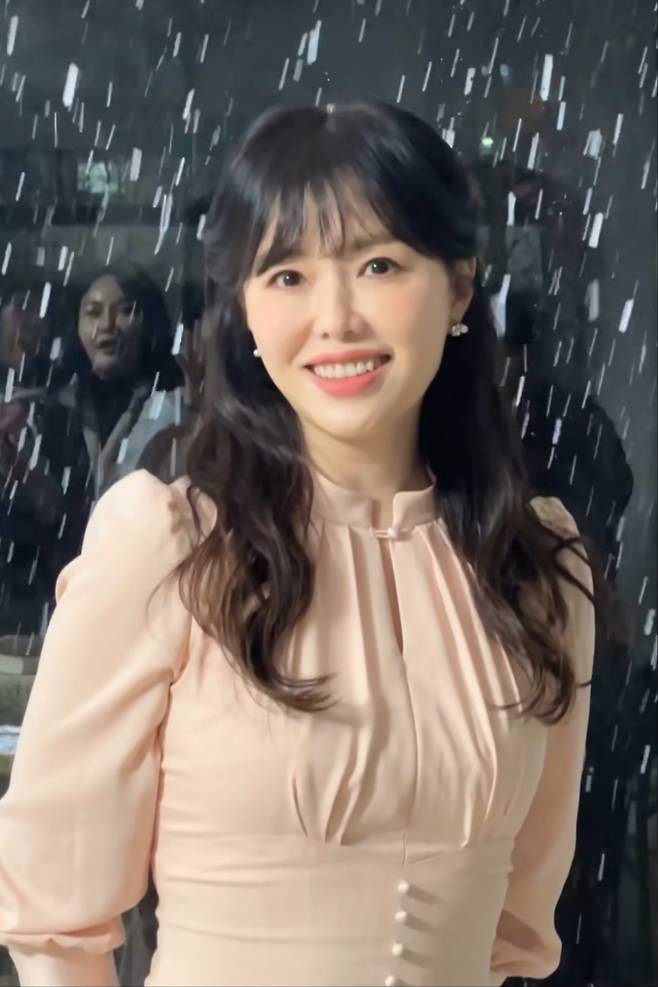 하희라 54세 나이 거스른 공주님 비주얼 청순한 핑크 드레스룩 스타와 패션