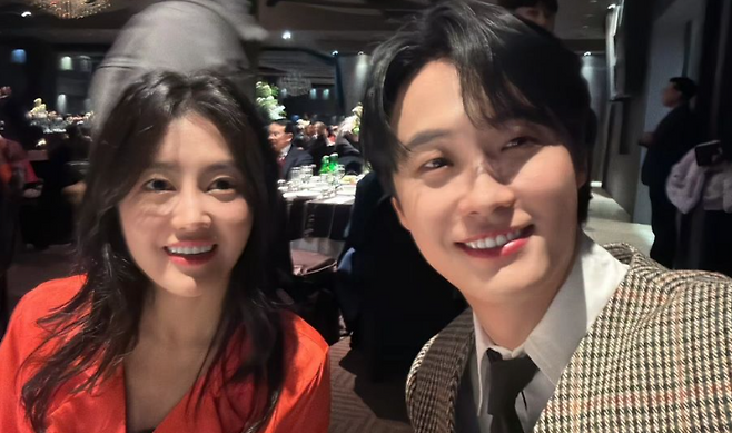 부모 반대 이겨내고 4월 깜짝♥결혼 발표해 모두 놀라게 한 커플 어썸클