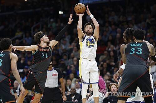 Nba ‘탐슨 쿠밍가 43점 합작 커리 빠진 Gsw 웸반야마 분전한 Sas 꺾고 연패 탈출