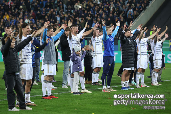 독일 축구 역사에 남을 드라마 뮌헨 울린 3부리그 구단 분데스리가 3개 팀 연파하고 포칼 4강 진출 쾌거