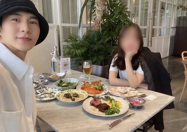 여친과 해외여행 중 결혼 아닌 혼인신고 결심했다는 男스타 스타일에이드