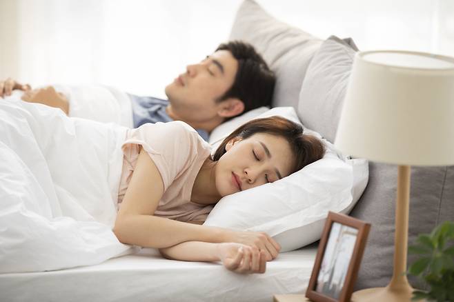 이 능력 더 높아서女가 男보다 더 많이 자야 한다