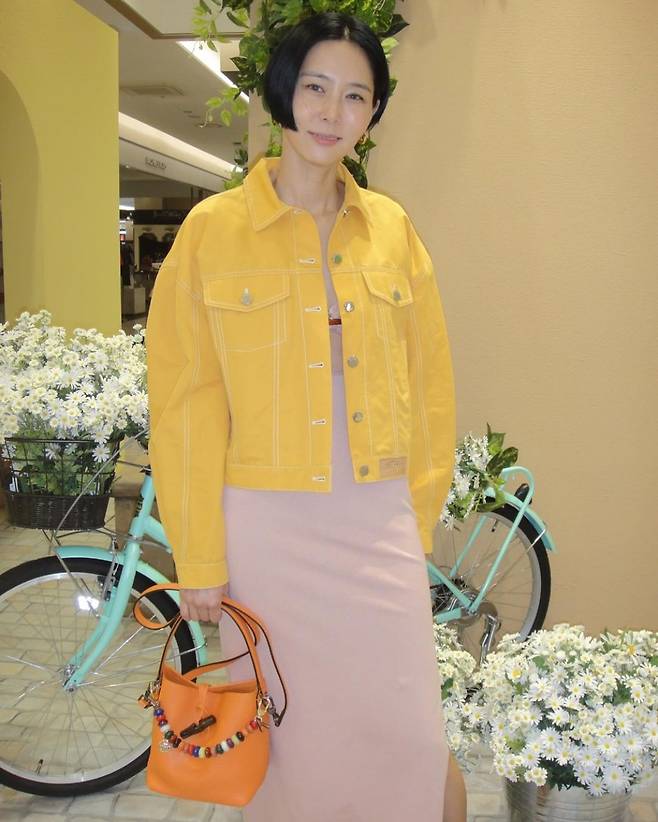 김나영 봄을 불러오는 화사한 봄코디 선보여 자켓 크롭티 라이프 뉴세이