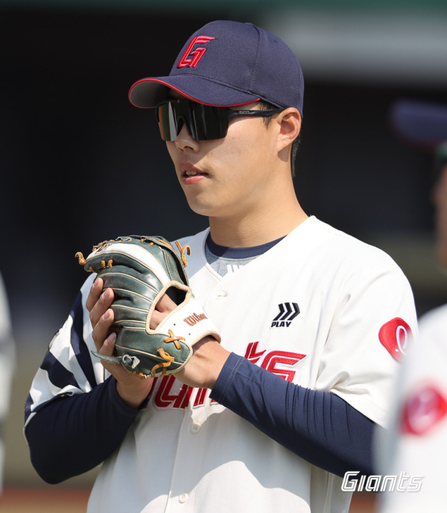 더 죽기 살기로 하고 있어요롯데 외야 지각변동 일어나나 타율안타 1위 고승민의 폭주