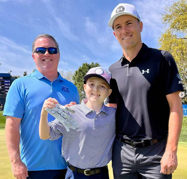 PGA, ‘T세포 백혈병’ 소년과 스피스 만남 주선… 함께 연습 라운드[SNS ZONE]