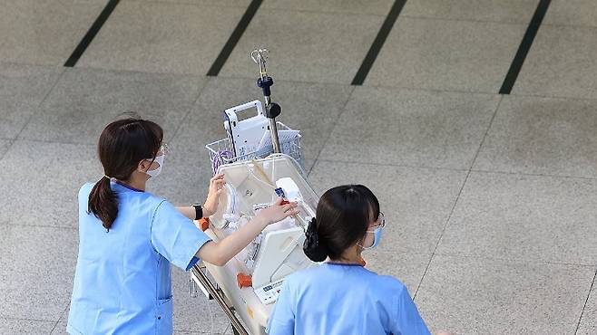 사직한 병원간호사 8할 5년 이내 경력자업무과다 최다